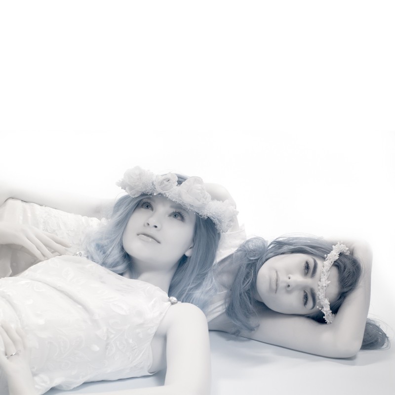 BRIDE CHIC: FROM FLAPPER TO FLOWER CHILD: THE ART OF ACCESSORIZING